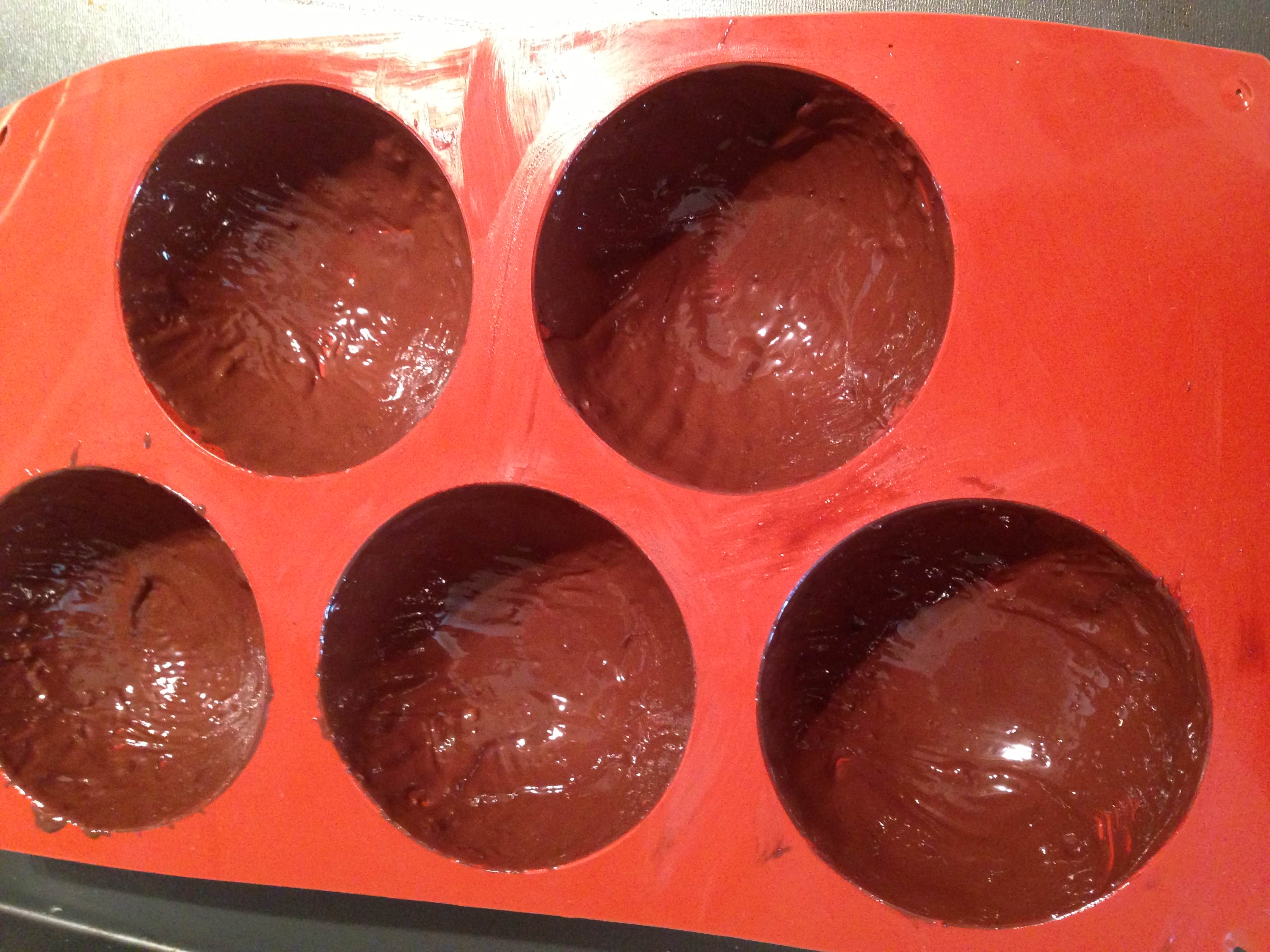 Dôme en coque chocolat et sa mousse spéculoos (4) - SevenCuisine